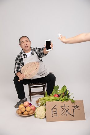 售卖农产品憨厚朴实农民人物摄影图片模板下载-编号5376812-众图网