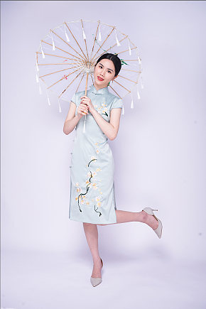 国潮淡雅旗袍俏皮女生商业摄影图片照片模板下载-编号4661958-众图网